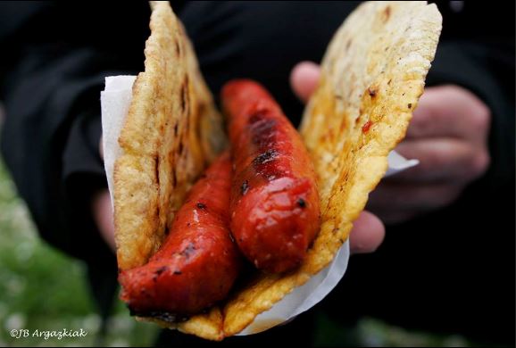 Elaboración de talo junto a Geu Be - durangon.com